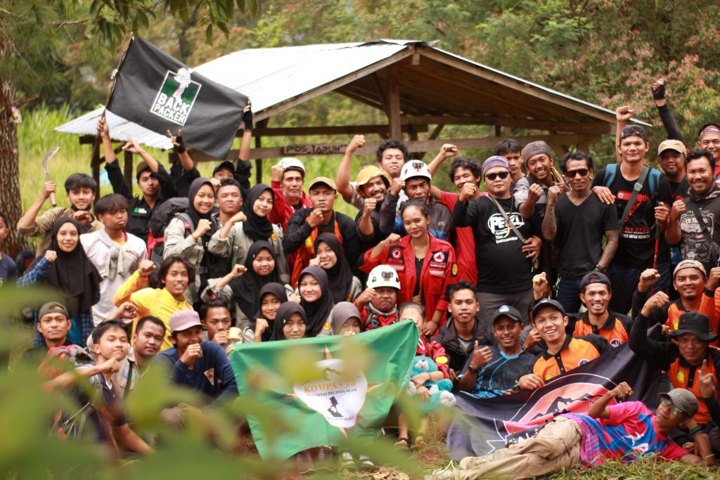 SISWA SISWI PECINTA ALAM (SISPALA) SMA NEGERI JUMAPOLO MENGIKUTI ...